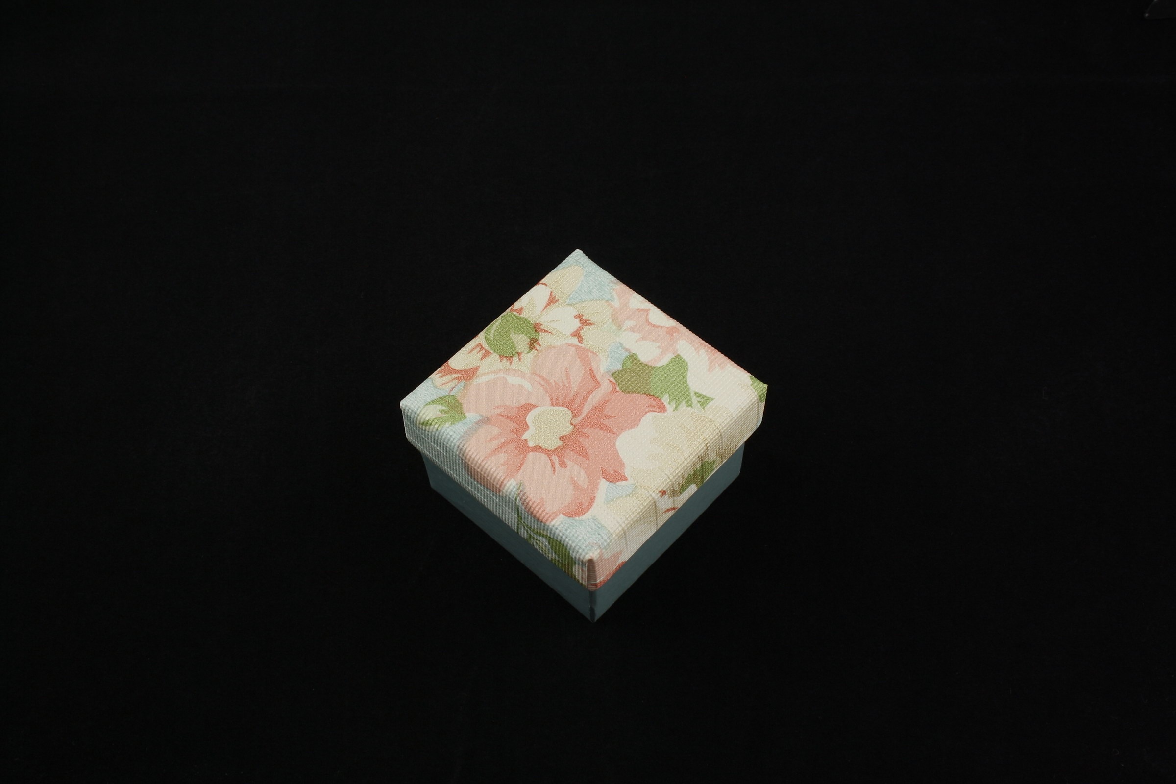 Cutie cadou model floral pentru inel sau cercei 3,5x5x5cm
