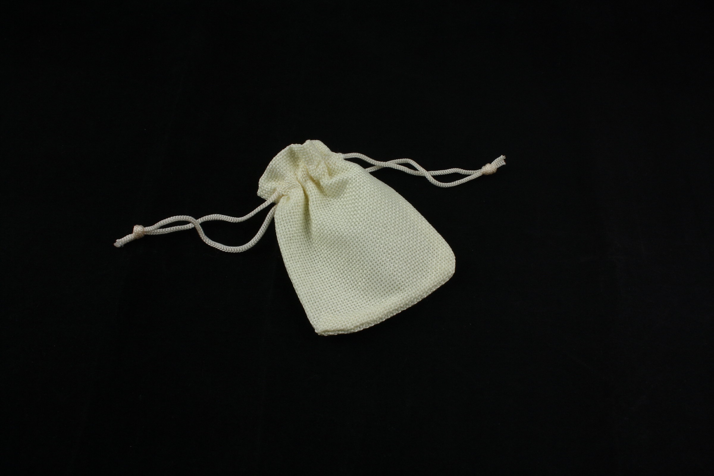 Saculet din panza de sac ivory aprox. 6,5x9cm