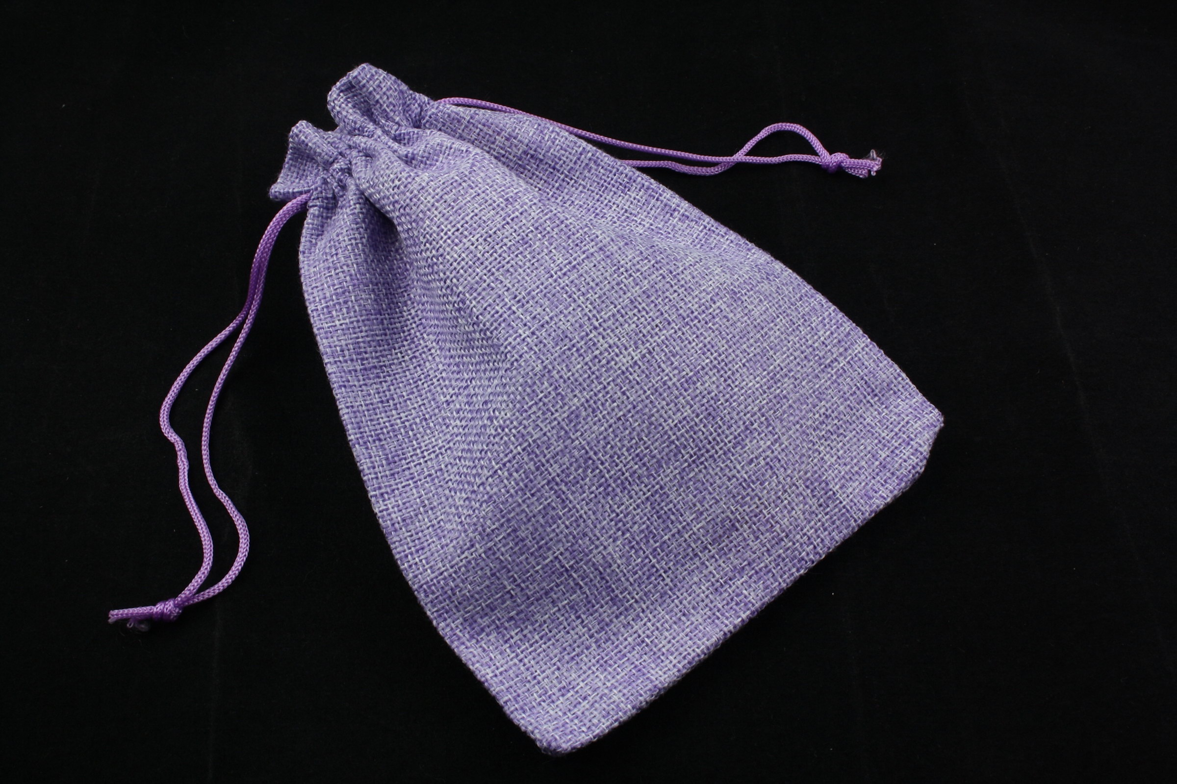 Saculet din panza de sac mov aprox. 12,5x17cm