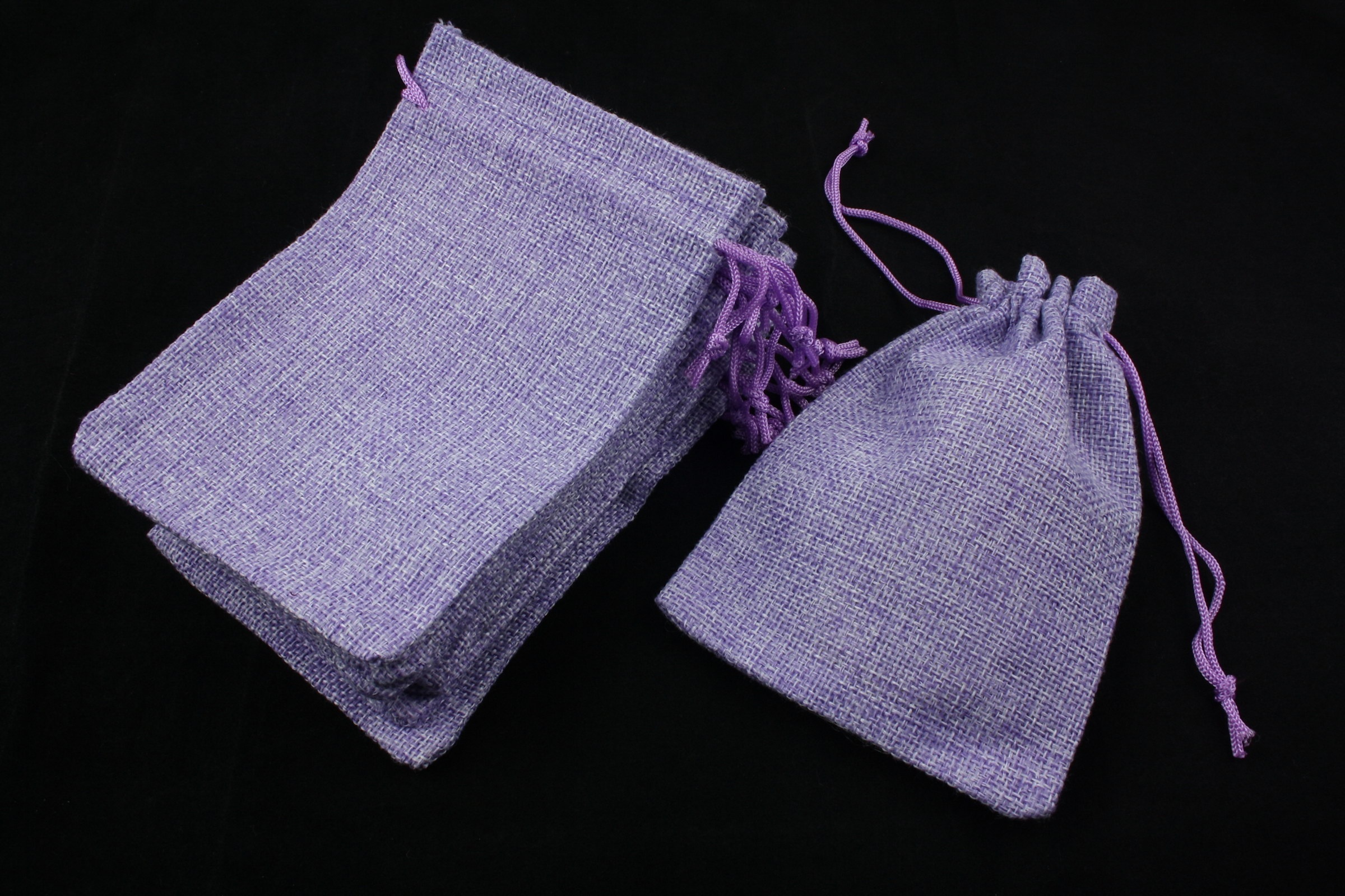 Saculet din panza de sac mov aprox. 9,5x13,5cm