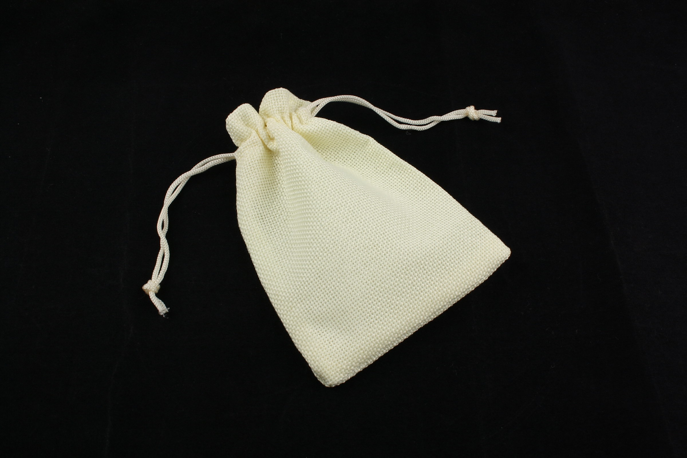 Saculet din panza de sac ivory 9x11,5cm